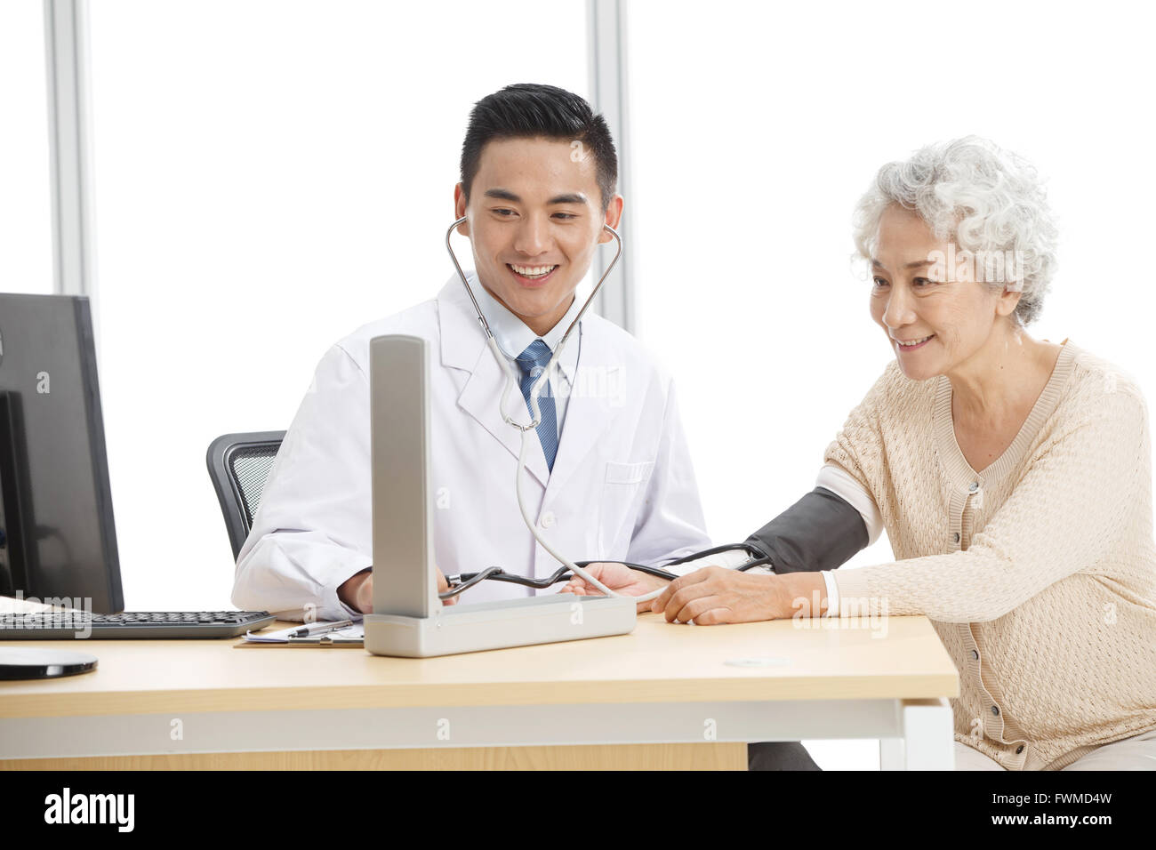 Doctor checking patient in hospital hi-res stock photography and images ...