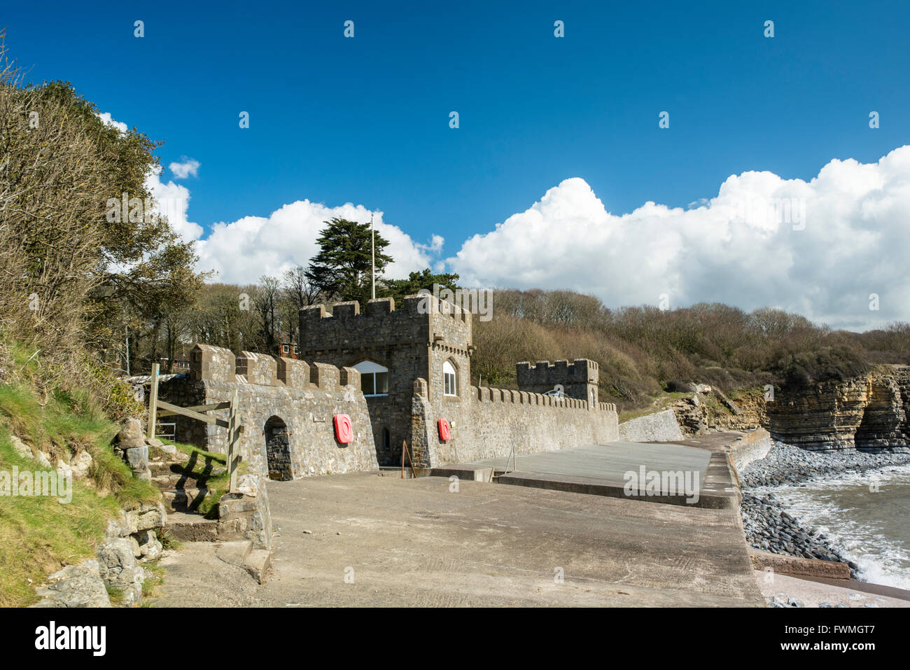 St donats castle hi-res stock photography and images - Alamy