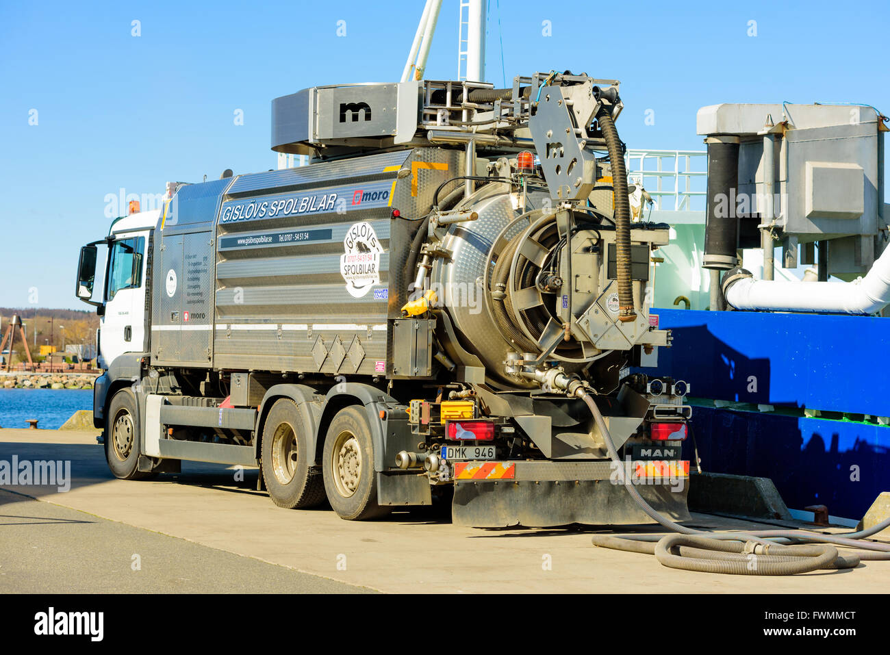 Man tgs hi-res stock photography and images - Alamy