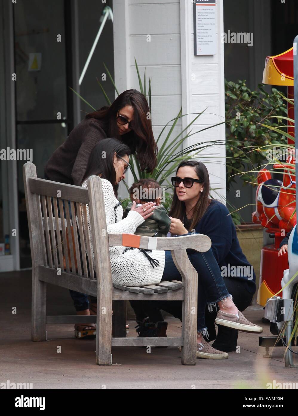 Jordana Brewster spends time with her sister Isabella Brewster and her ...