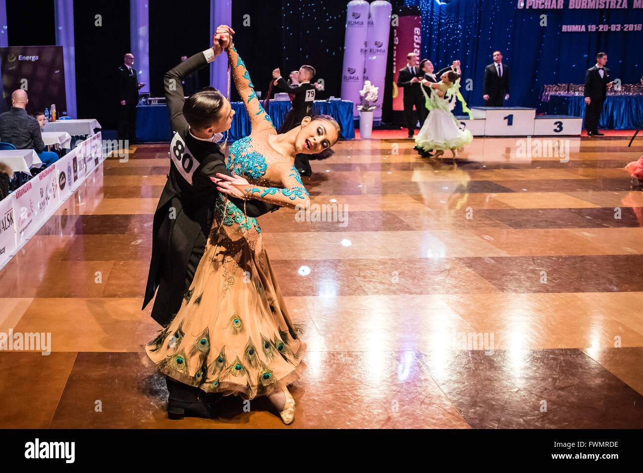 dancers dancing ballroom dance Stock Photo - Alamy