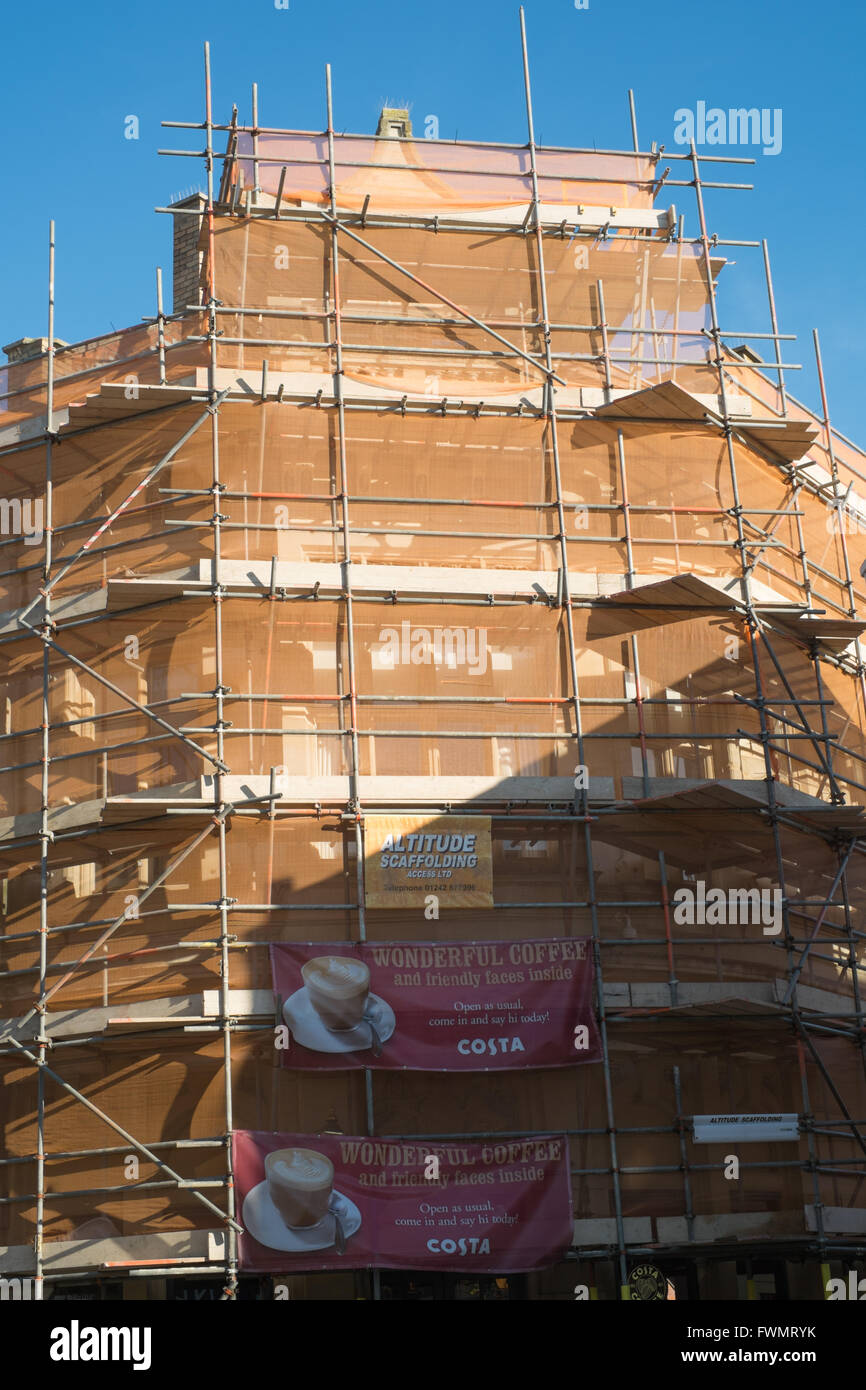 Construction scaffolding screens hi-res stock photography and images ...