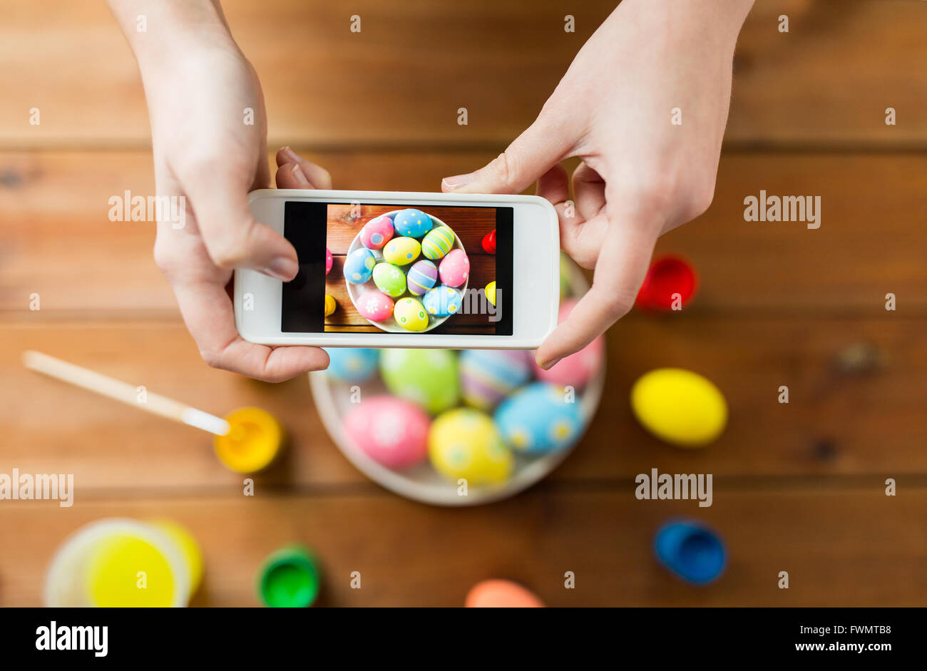 close up of hands with easter eggs and smartphone Stock Photo - Alamy
