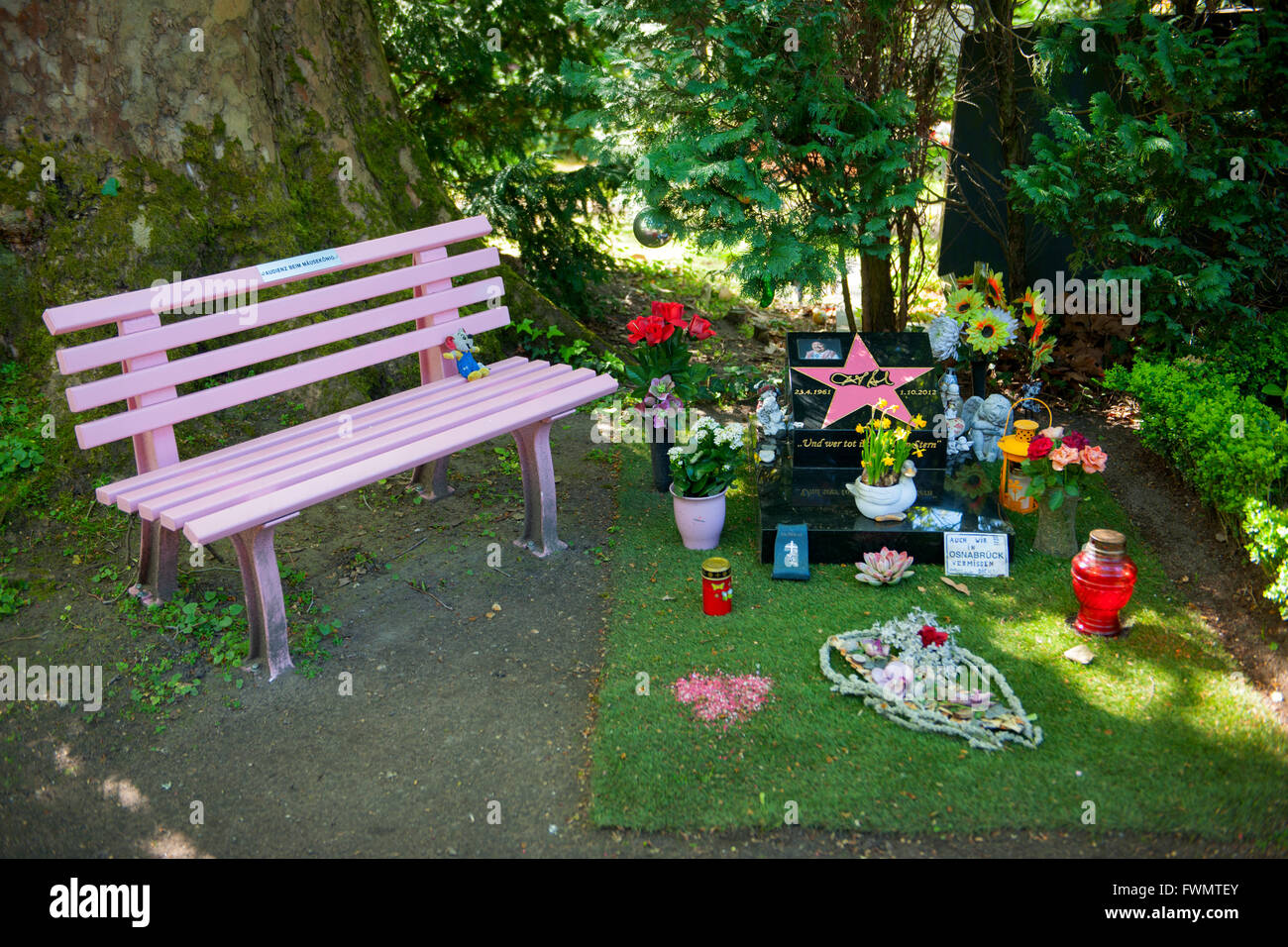 Köln, Lindenthal, Melaten-Friedhof, Grabstätte von Dirk Bach. Er war ...