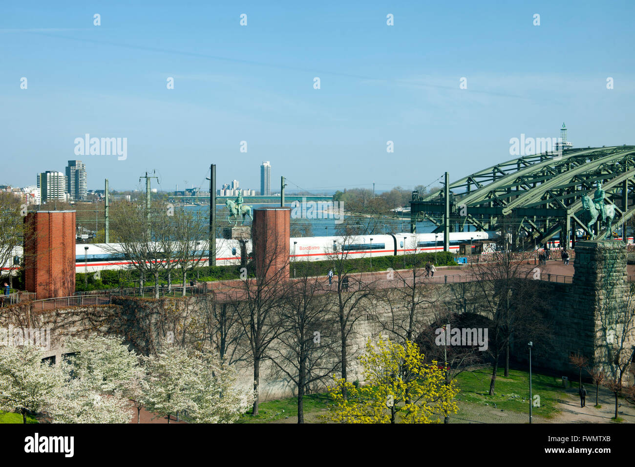 Köln, Innenstadt, Frankenplatz, Hohenzollernbrücke Stock Photo - Alamy