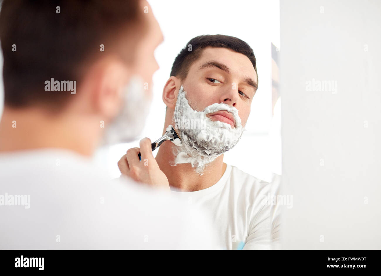 man shaving beard with razor blade at bathroom Stock Photo - Alamy