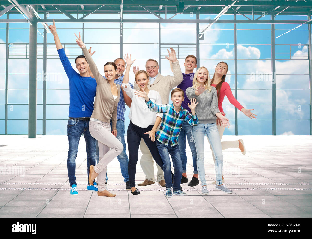 People at an airport terminal hi-res stock photography and images - Alamy