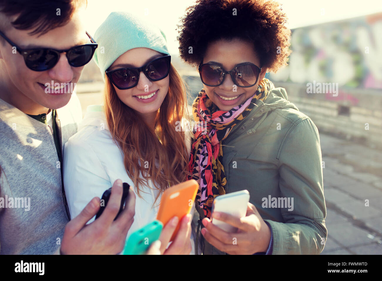 Gadgets smartphones hi-res stock photography and images - Alamy