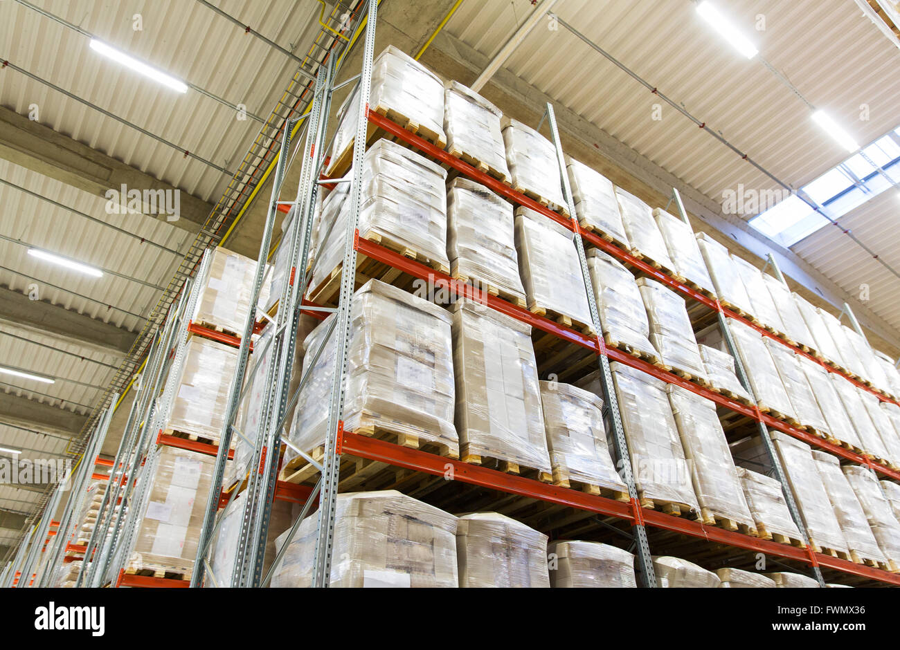 cargo boxes storing at warehouse shelves Stock Photo - Alamy