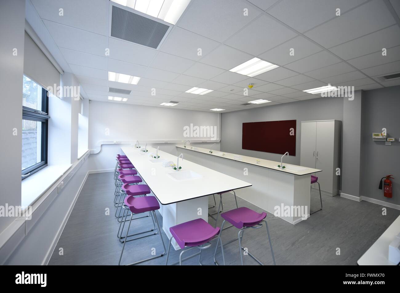 High school science class lab table hi-res stock photography and images ...