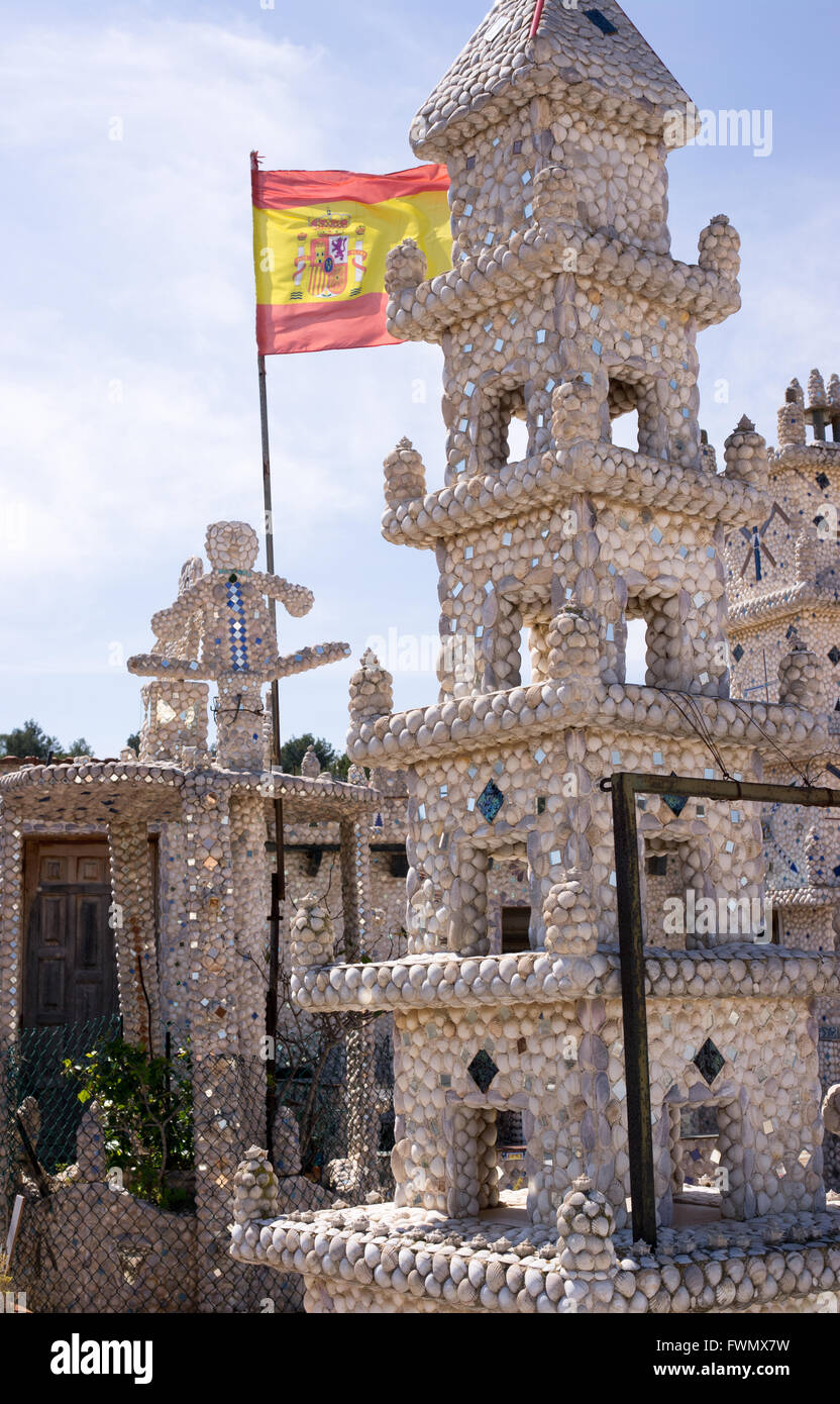 House in Spain covered in sea shells, near Rojales Stock Photo - Alamy