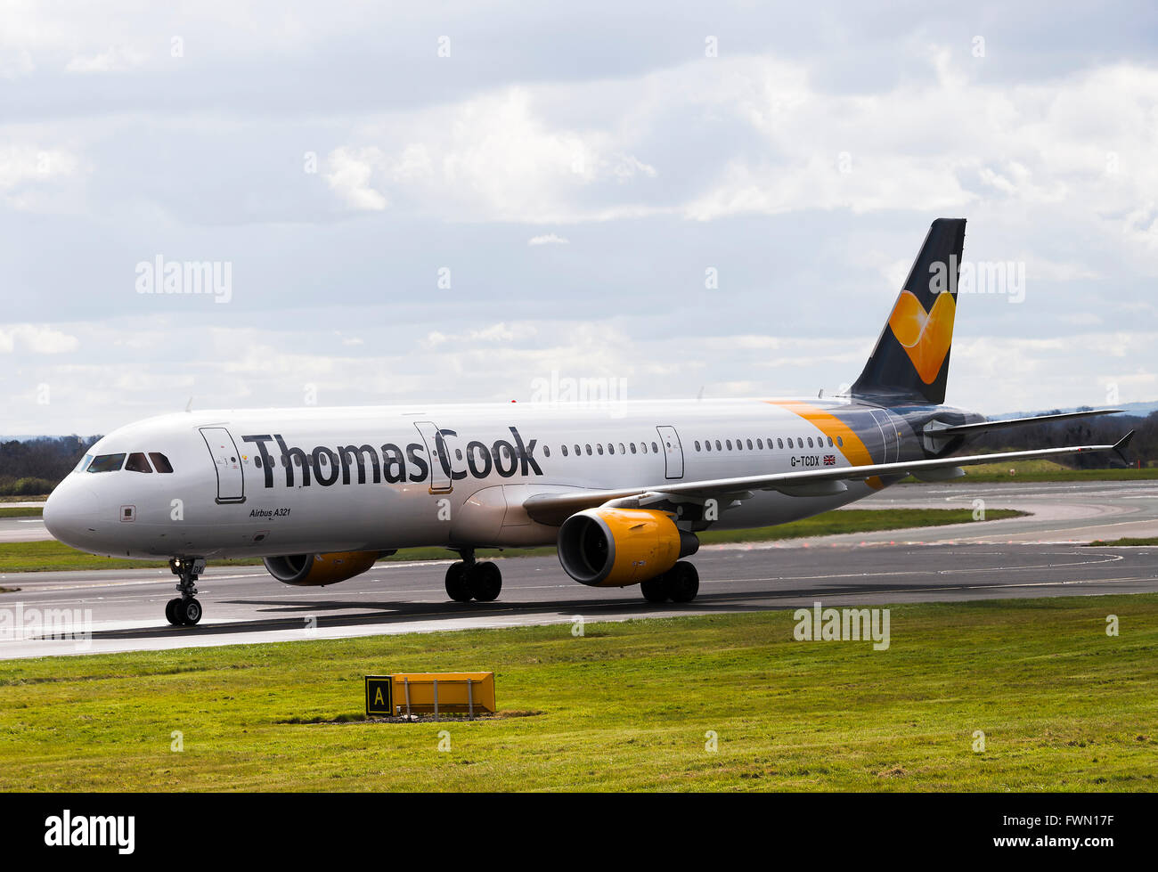 Thomas Cook Airlines Airbus A321-211(w) Airliner G-TCDX Taxiing at ...
