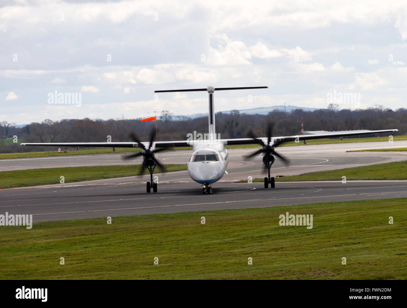 Flybe Airline Bombardier Dash 8-402Q Airliner G-JECK Taxiing on Arrival ...
