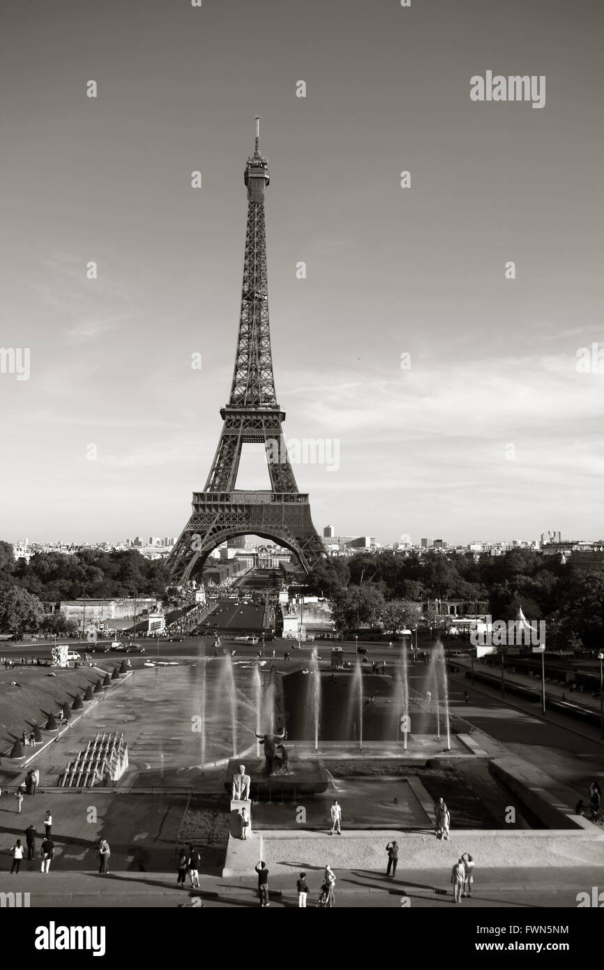 Eiffel tower in black and white Stock Photo - Alamy