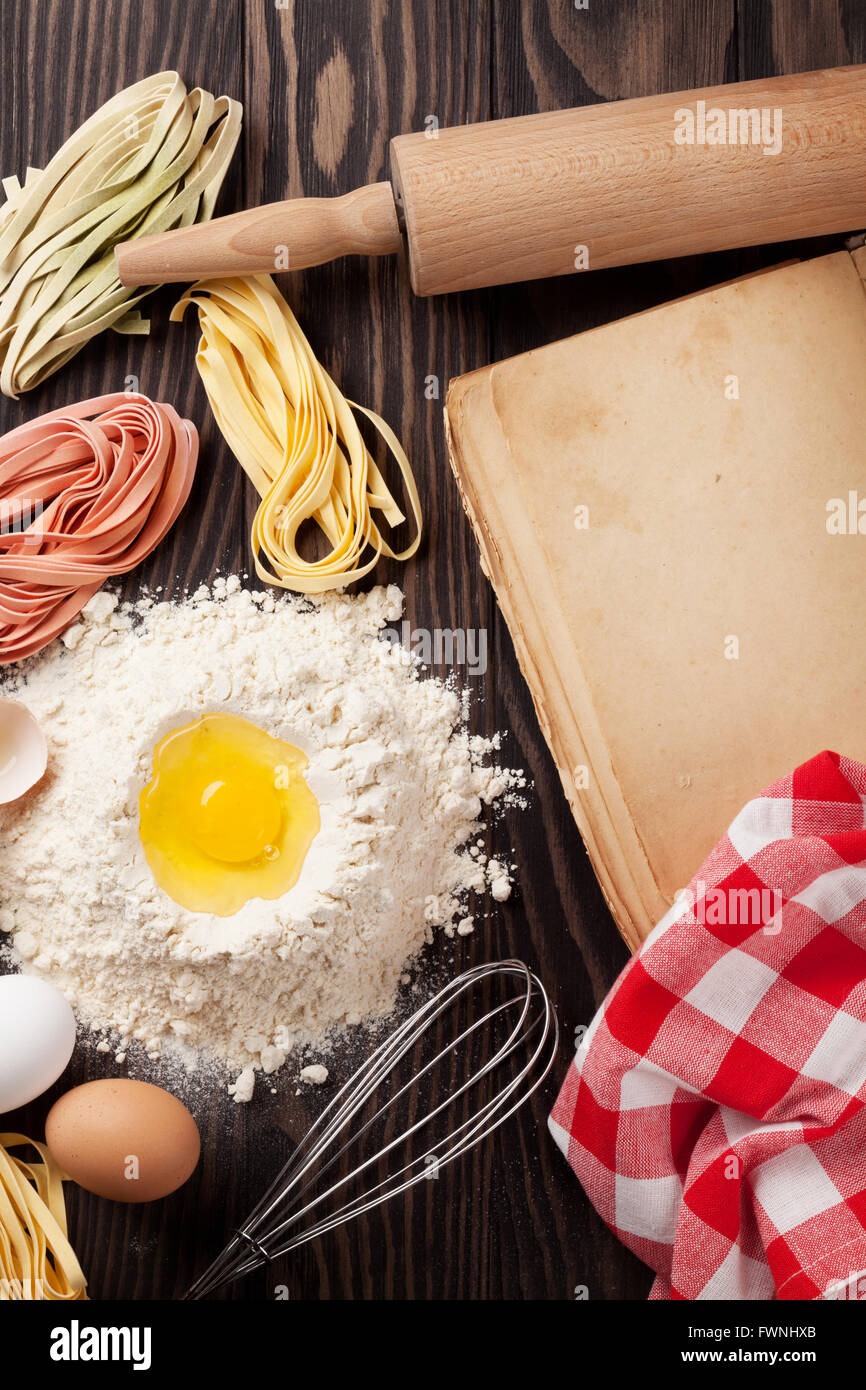How to cook pasta book hi-res stock photography and images - Alamy