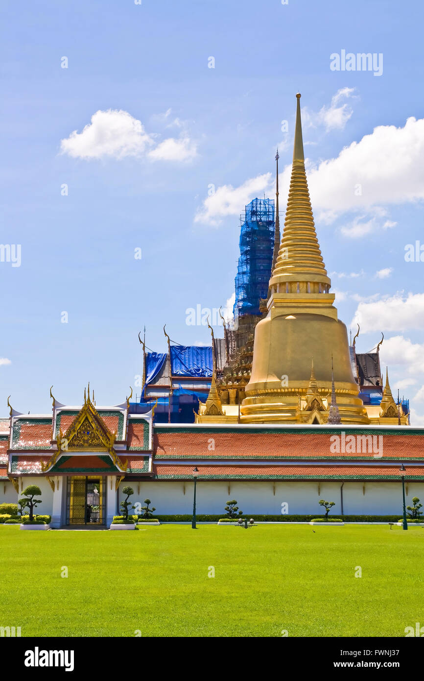 Asia bangkok grand palace palace thai thailand ancient hi-res stock ...