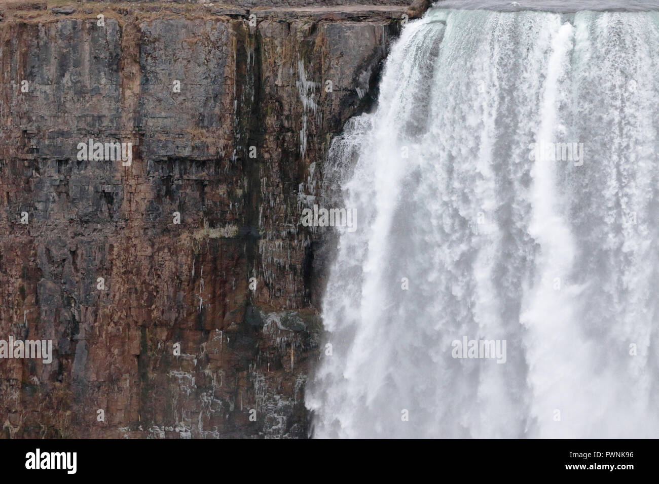 Water and rocks pattern of the Niagara waterfall Stock Photo - Alamy