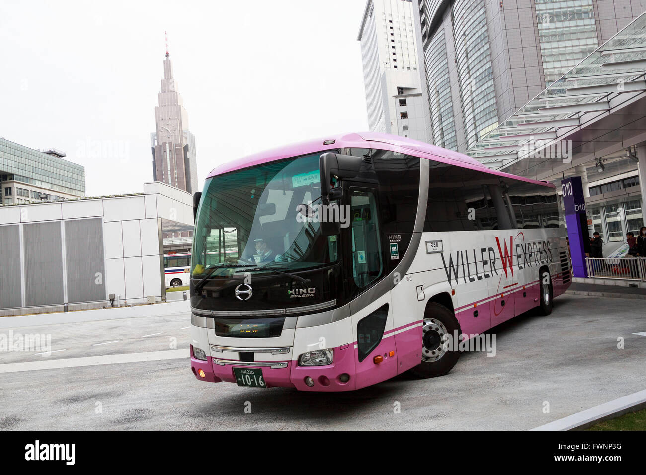 Tokyo, Japan. 6th April, 2016. A bus leaves the new Shinjuku Expressway ...