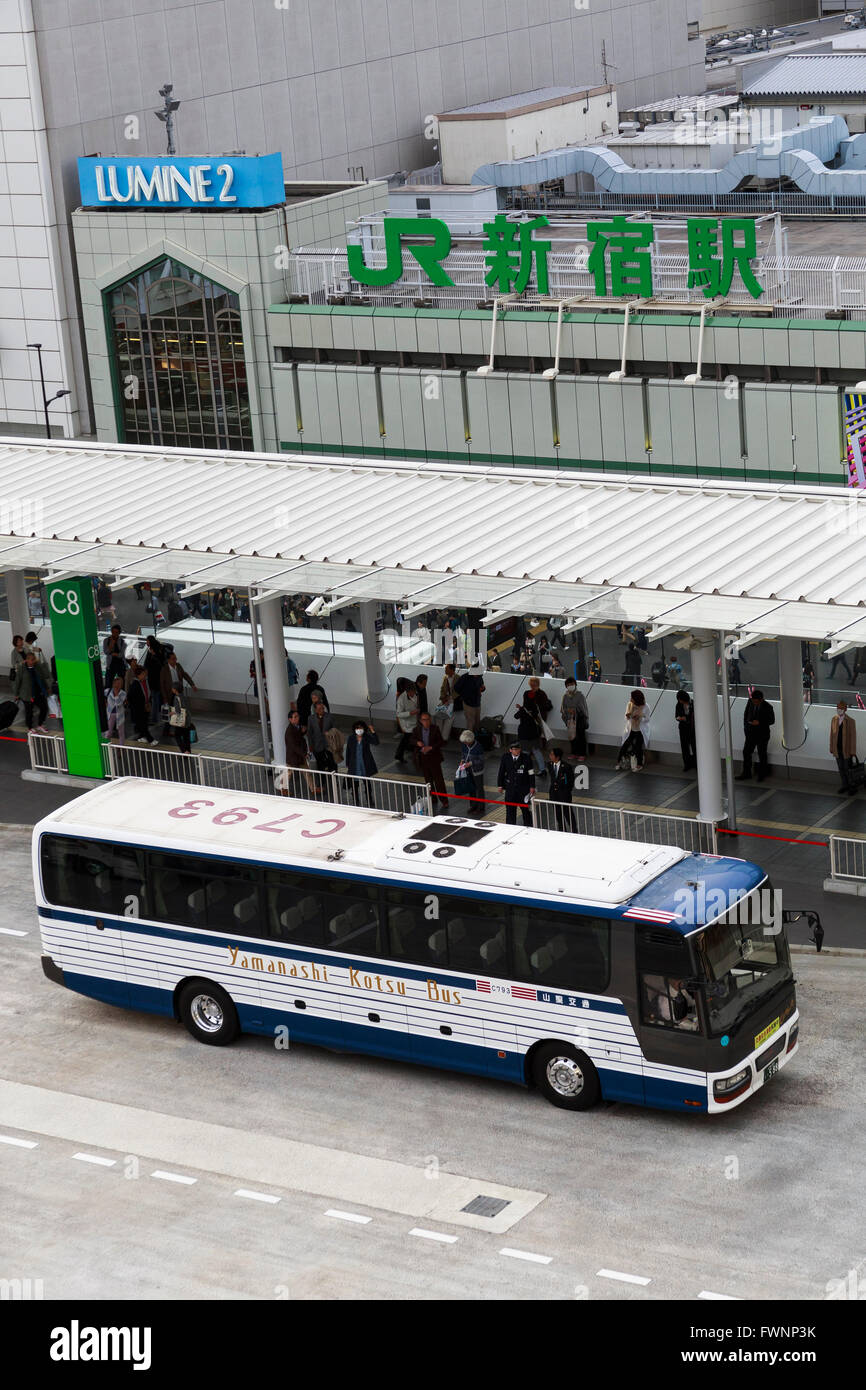 Tokyo, Japan. 6th April, 2016. A bus arrives at the new Shinjuku ...