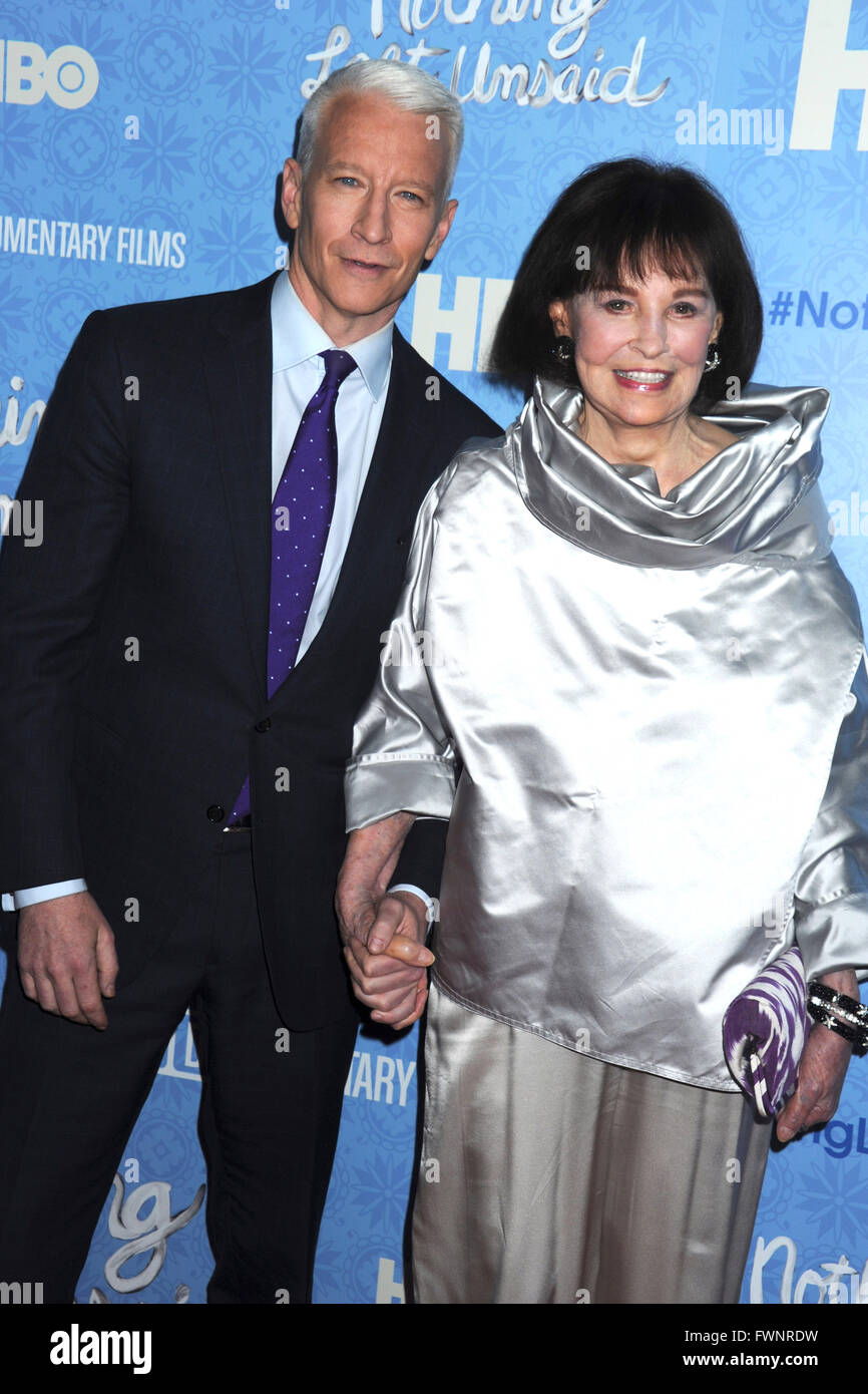 Anderson Cooper und Gloria Vanderbilt at the premiere of the HBO ...