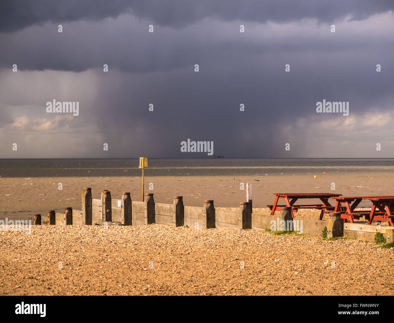 Whitstable, Kent, UK. 6th April, 2016. UK Weather: Variable weather in ...