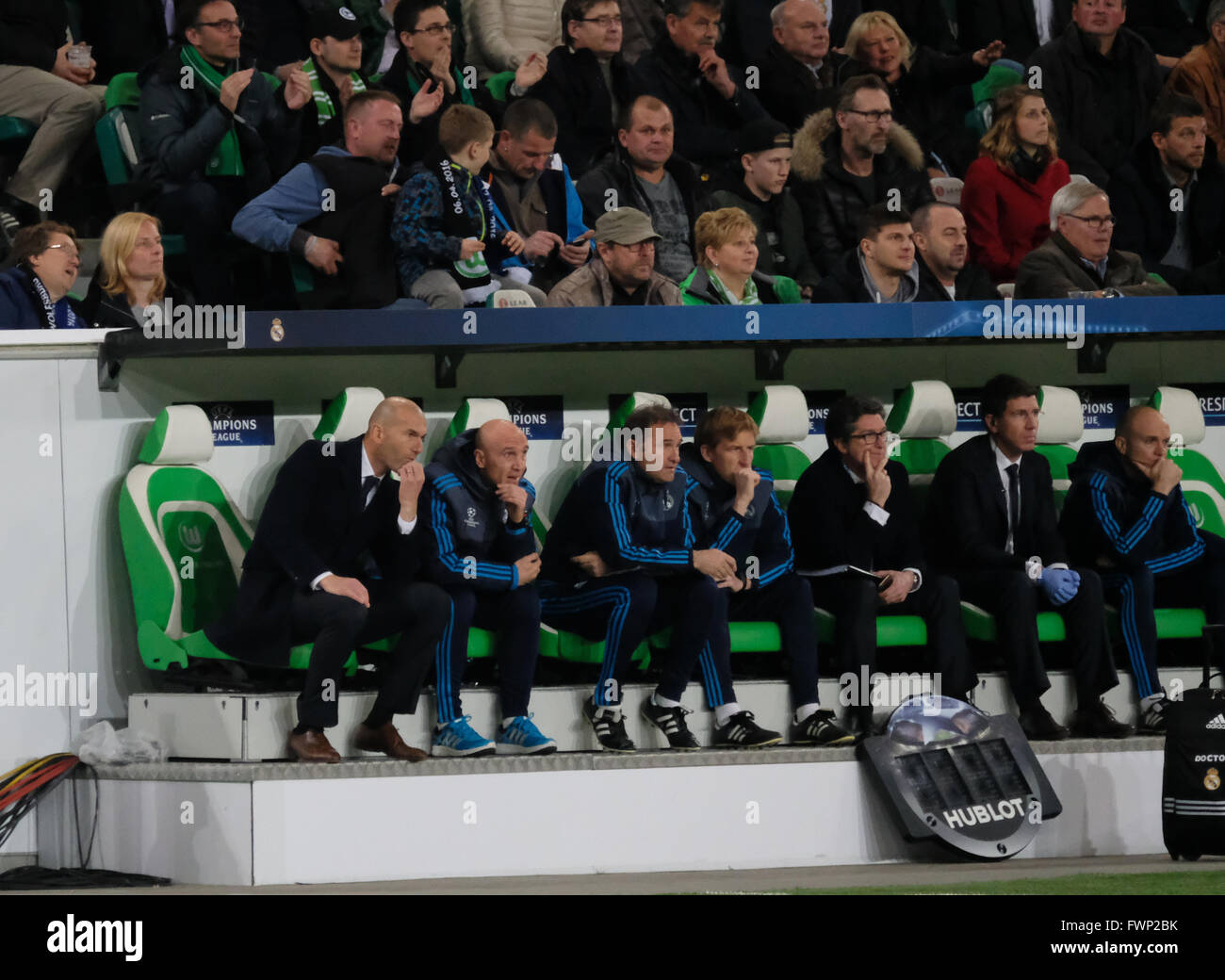 Real madrid assistant coach zinedine zidane hi-res stock photography and images - Alamy
