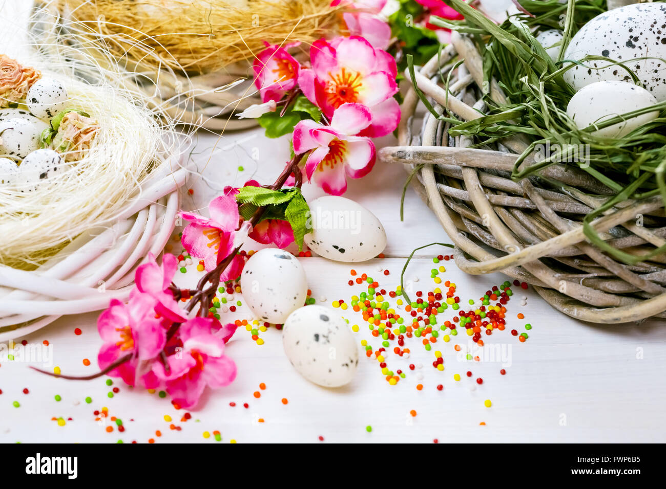 Beautiful Easter background with flowers and nest with eggs on white ...