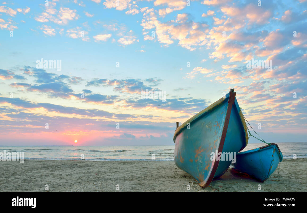 Sunrise over sea boats hi-res stock photography and images - Alamy