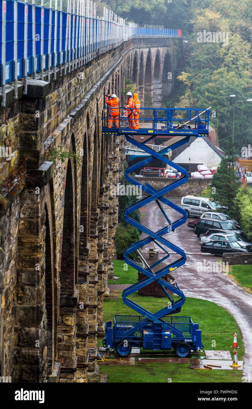Railway workers building new railway Stock Photo - Alamy