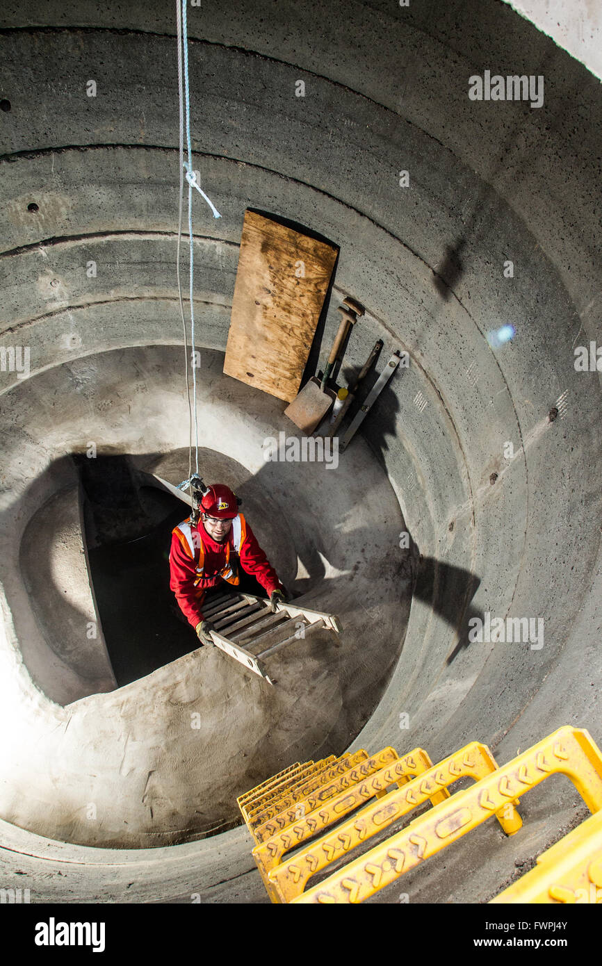 Railway workers building new railway Stock Photo - Alamy