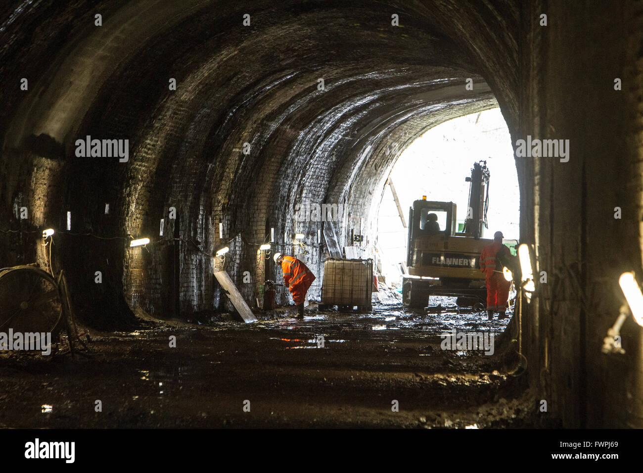 Railway workers building new railway Stock Photo - Alamy