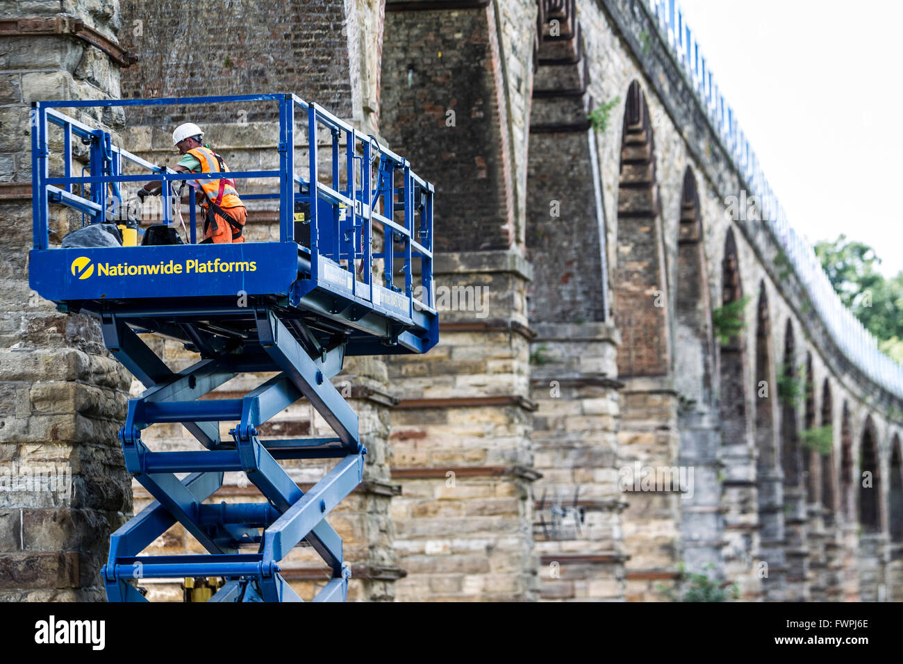 Crane in use at Newton Grange Viaduct during Borders Railway ...