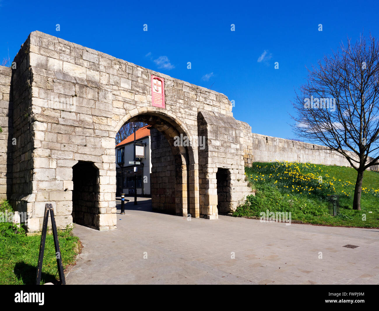 York city wall gate hi-res stock photography and images - Alamy