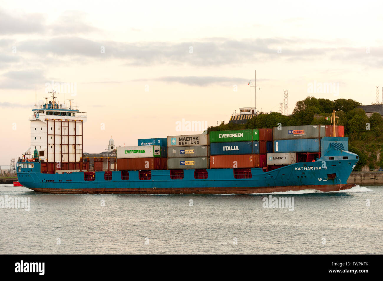 Irish container docks hi-res stock photography and images - Alamy