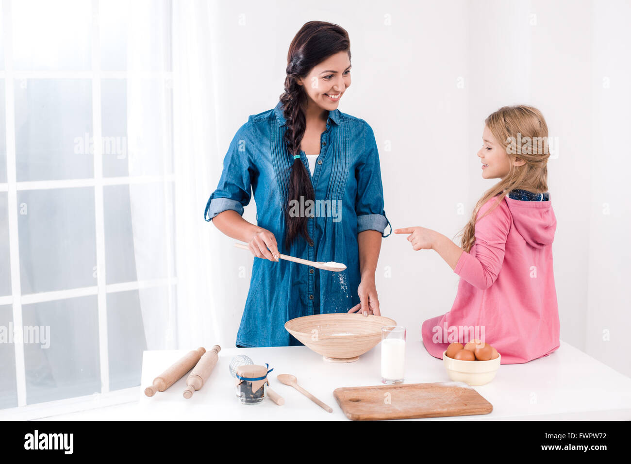 Happy mother and daughter baking Stock Photo - Alamy