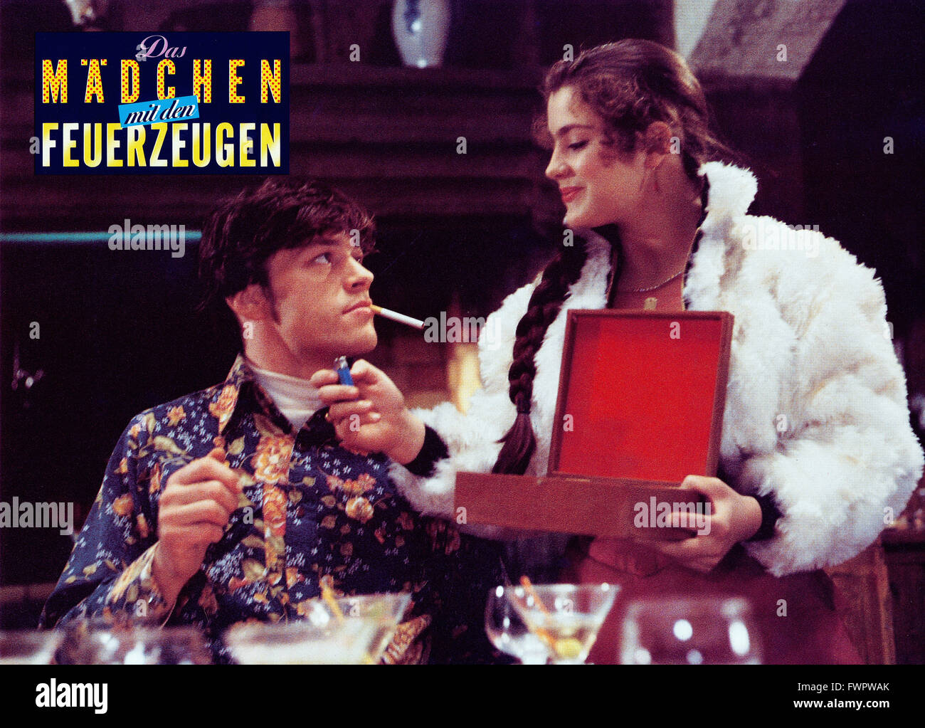 Das mädchen mit den feuerzeugen hi-res stock photography and images - Alamy