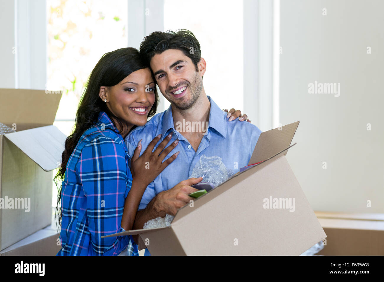 Young couple carrying cardboard box Stock Photo - Alamy