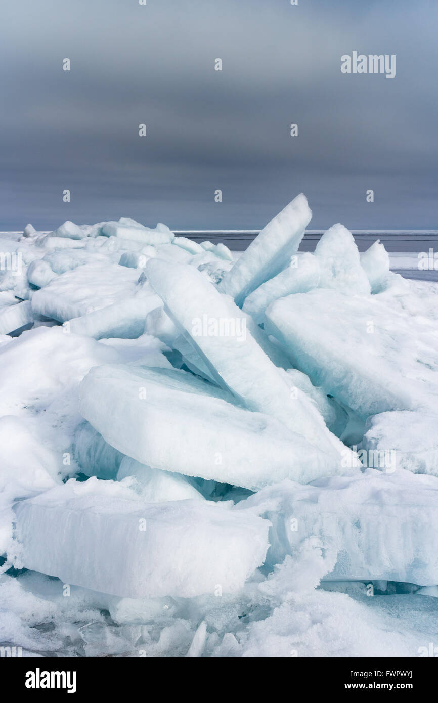 Glacial crack hi-res stock photography and images - Alamy