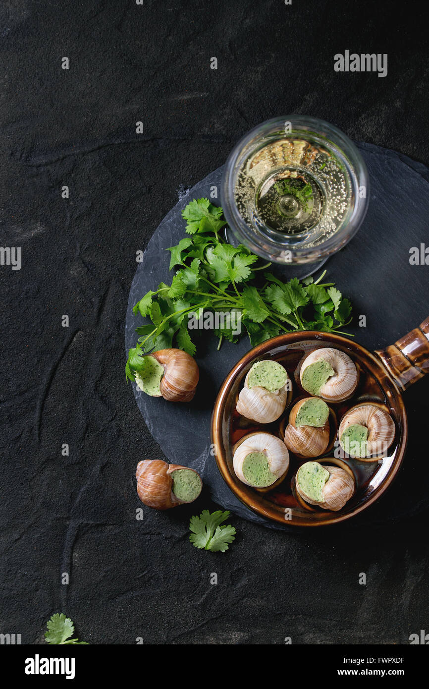 Uncooked Escargots de Bourgogne snails Stock Photo - Alamy