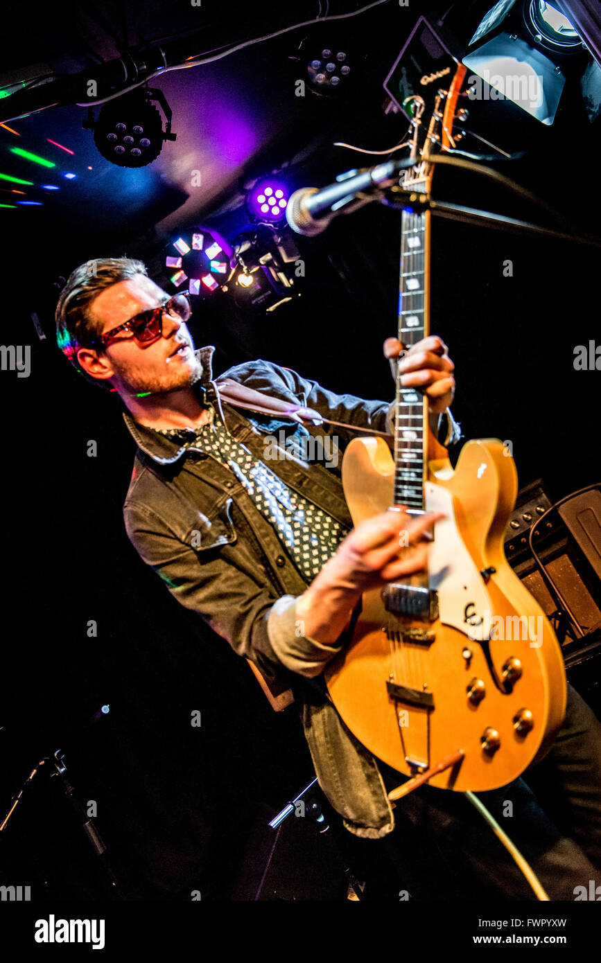 Broken Witt Rebels' James Tranter on vocals & lead guitar Stock Photo ...