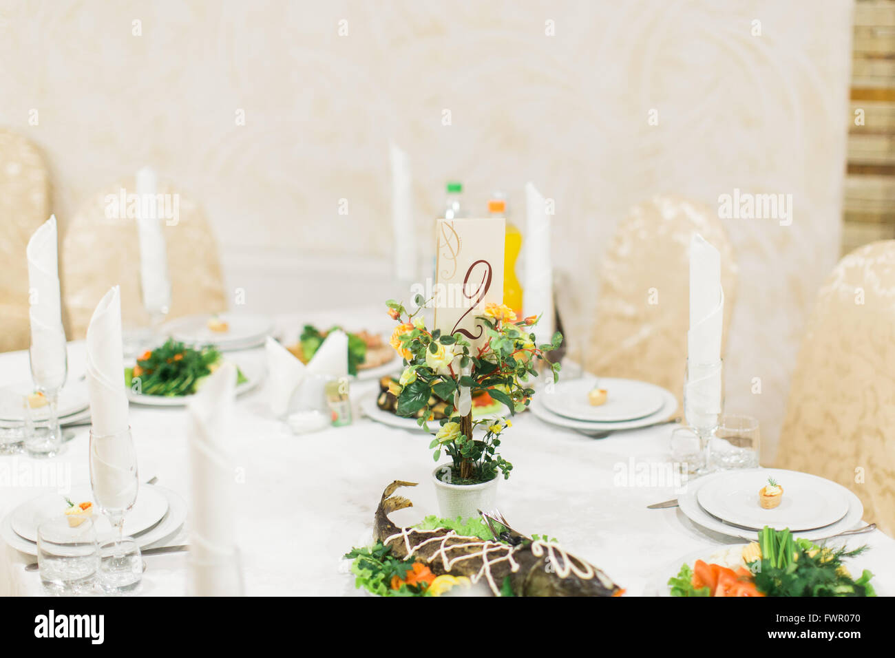 Banquet wedding table setting on evening reception Stock Photo - Alamy