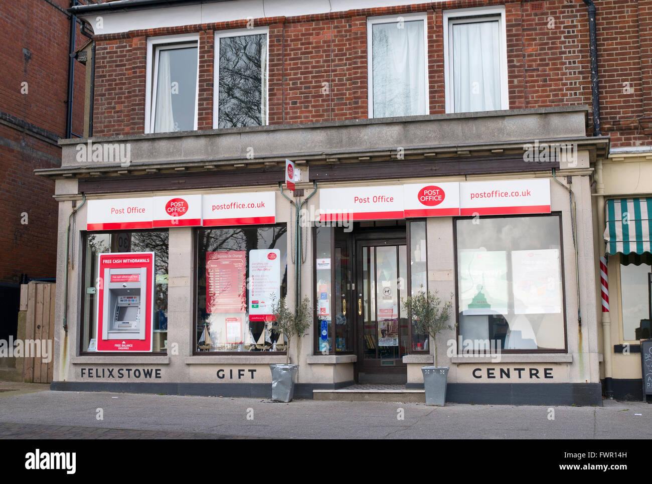 Small office uk exterior hi-res stock photography and images - Alamy