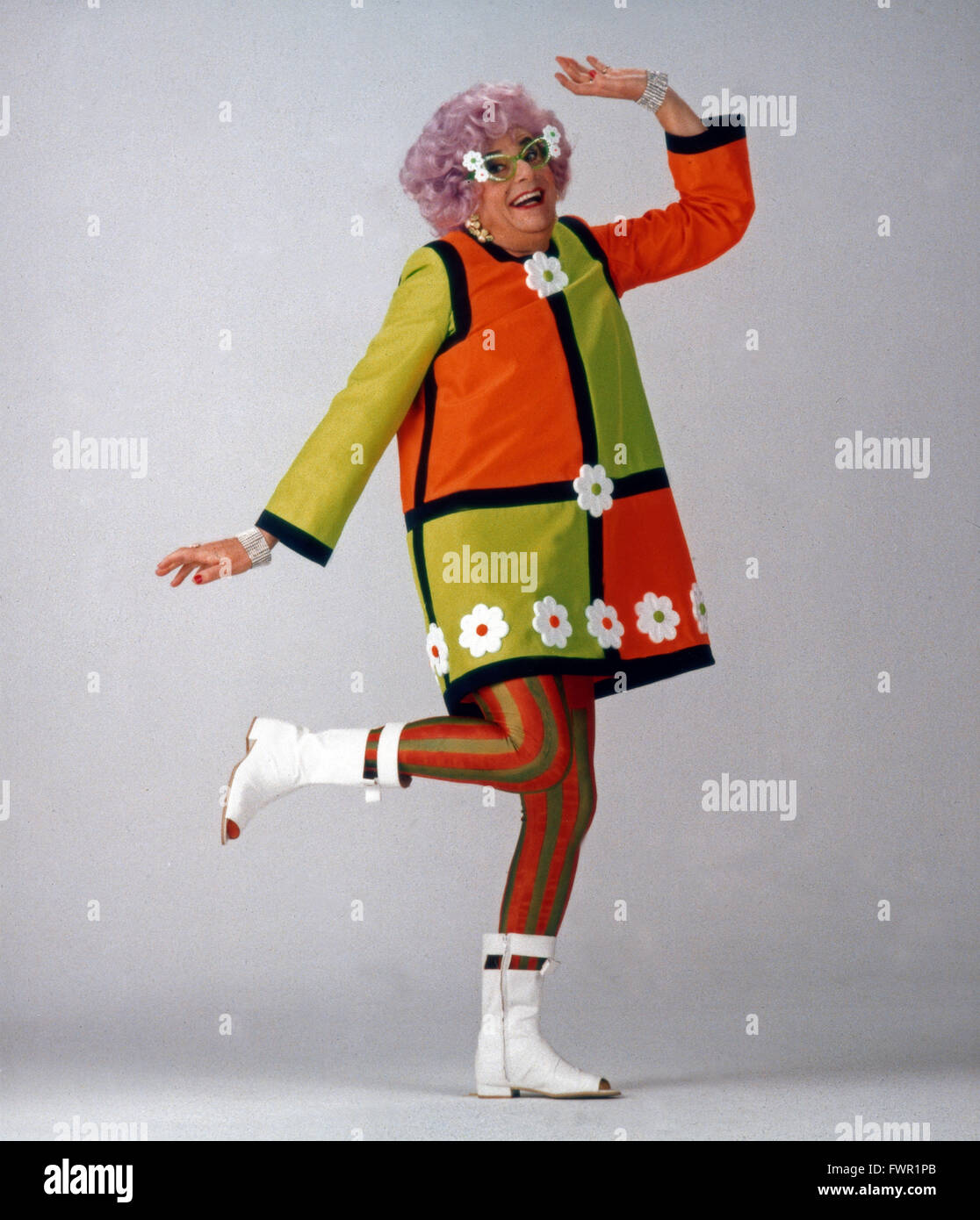 Dame edna australia hi-res stock photography and images - Alamy