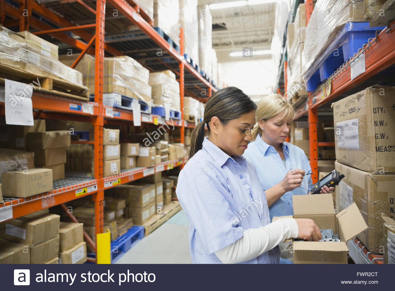 Picking up package hi-res stock photography and images - Alamy