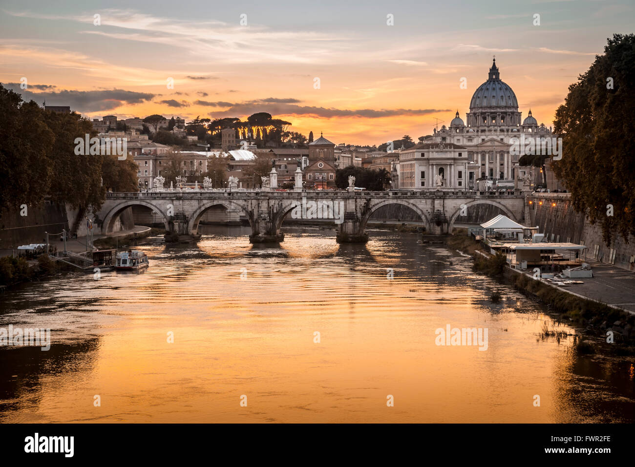 Twilight on Tiber river with sight of Vatican City Stock Photo - Alamy