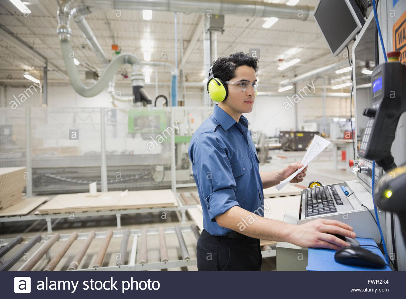 Factory worker ear protection hi-res stock photography and images - Alamy