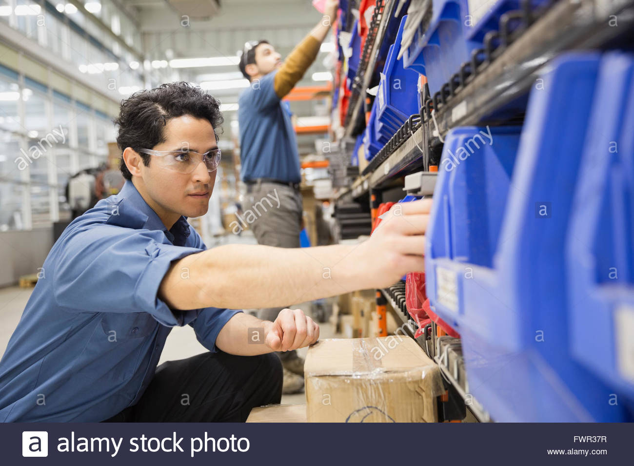 Cardboard picking hi-res stock photography and images - Alamy