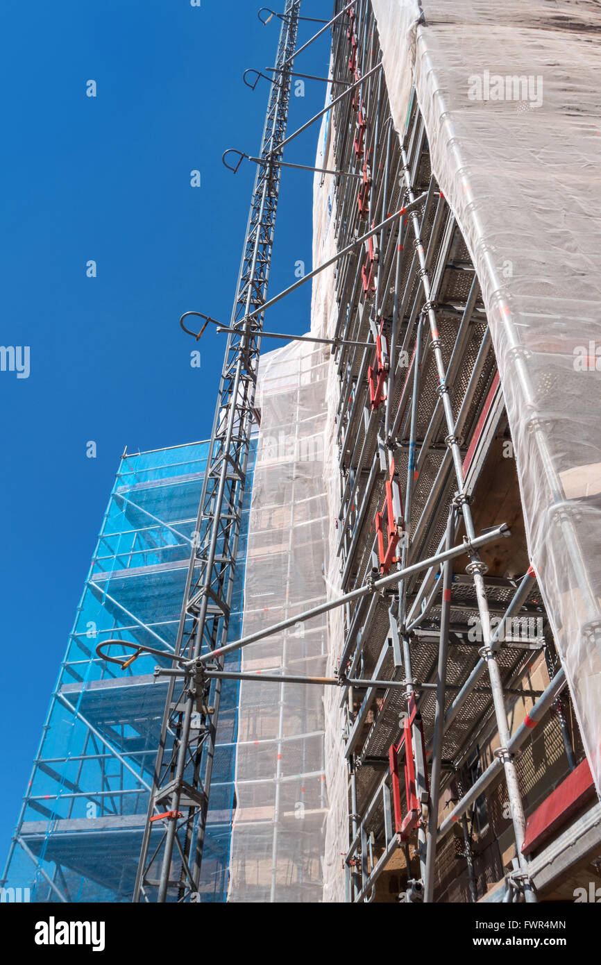 Scaffold netting hi-res stock photography and images - Alamy