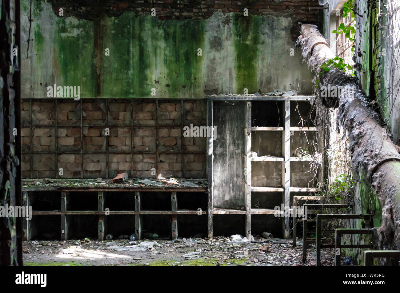 Old falling wall Stock Photo - Alamy