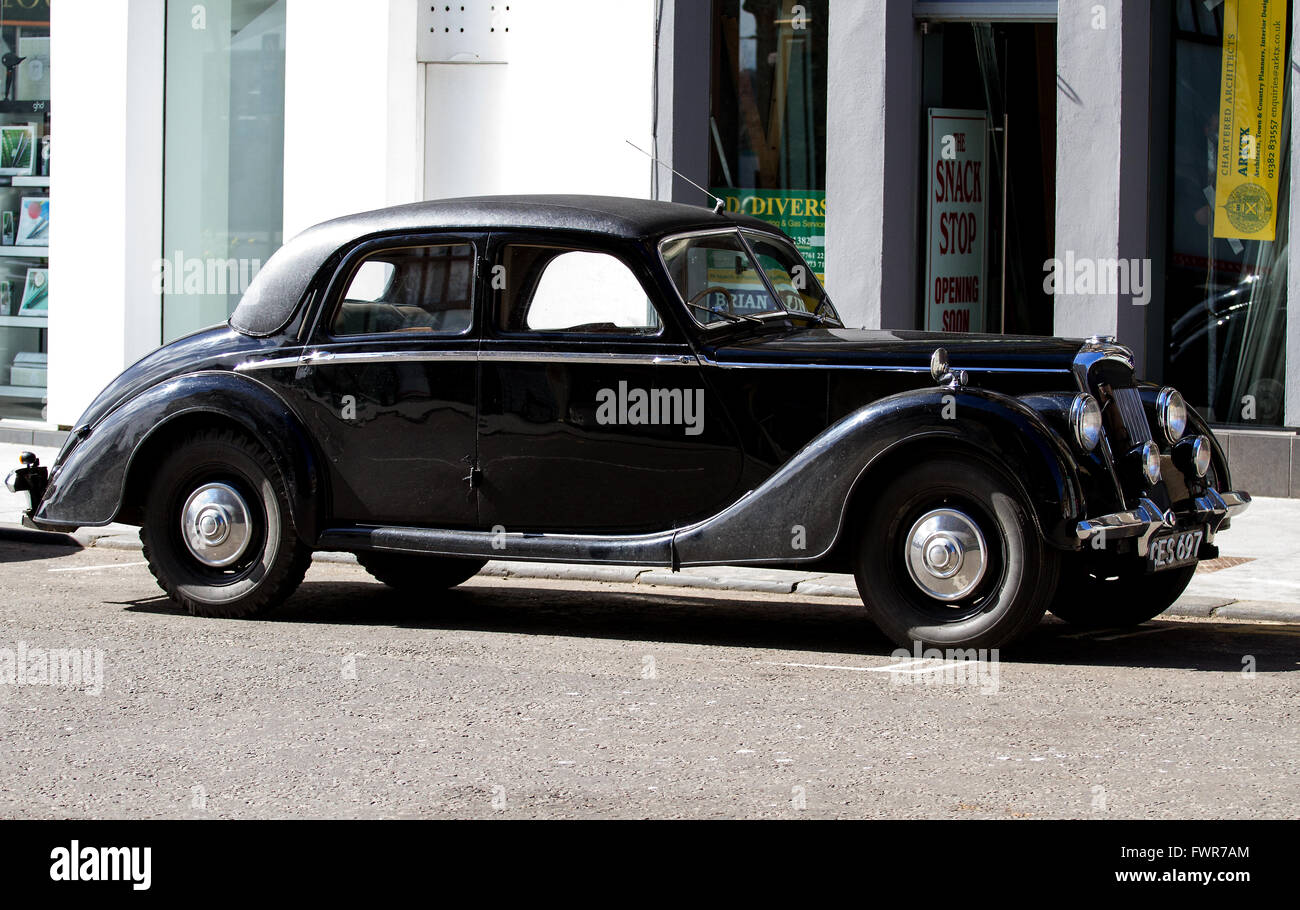 1950s vintage riley saloon car hi-res stock photography and images - Alamy